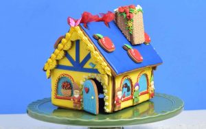 Snow White and the Seven Dwarfs Gingerbread House - Haniela's