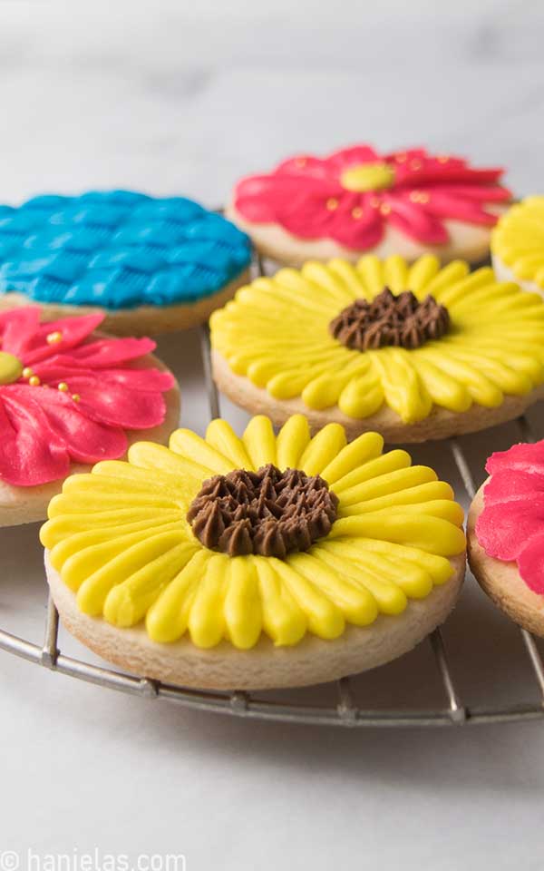 Crusting Buttercream Frosting - Haniela's: Sweet & Savory Recipes ...